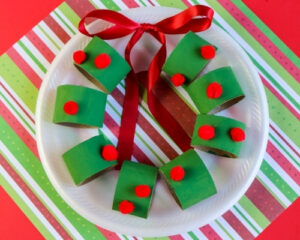 Easy Christmas Wreath Craft {for preschool and toddlers ...