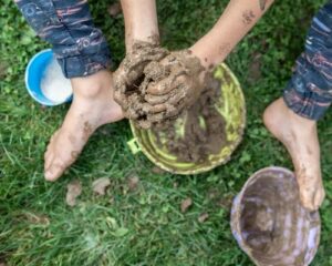 7 Easy Outdoor Activities {Toddlers & Preschoolers ...