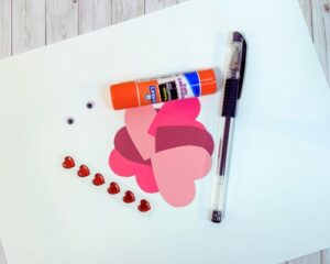 Valentine's Day Caterpillar Heart Craft {for kids} - totschoolresources.com