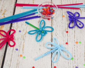 Easy Dragonfly Craft for kids {Beaded pipe cleaner craft ...